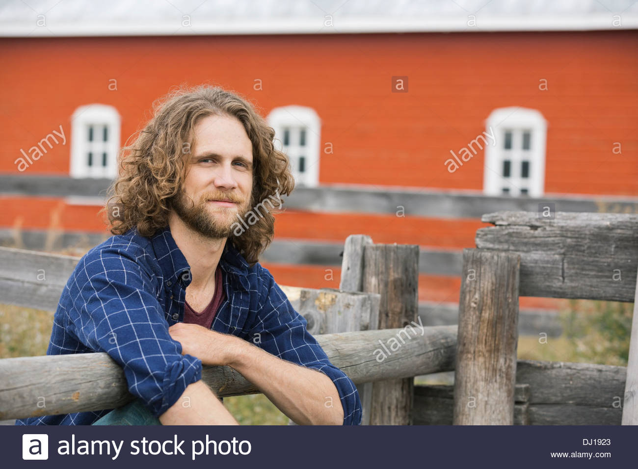 Man building fence man building fence hi-res stock photography and ...
