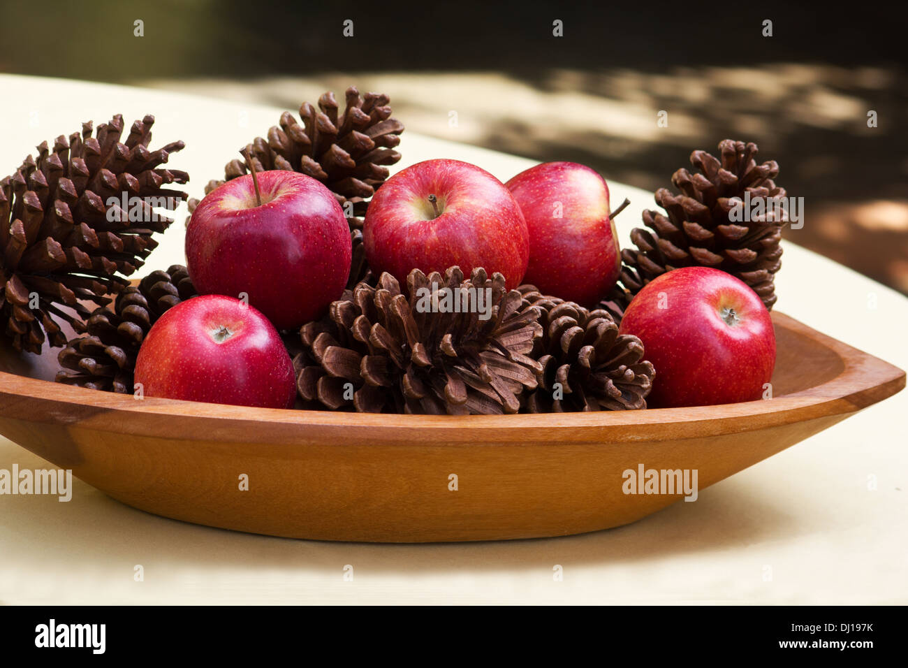 Apples and pine cones hi-res stock photography and images - Alamy