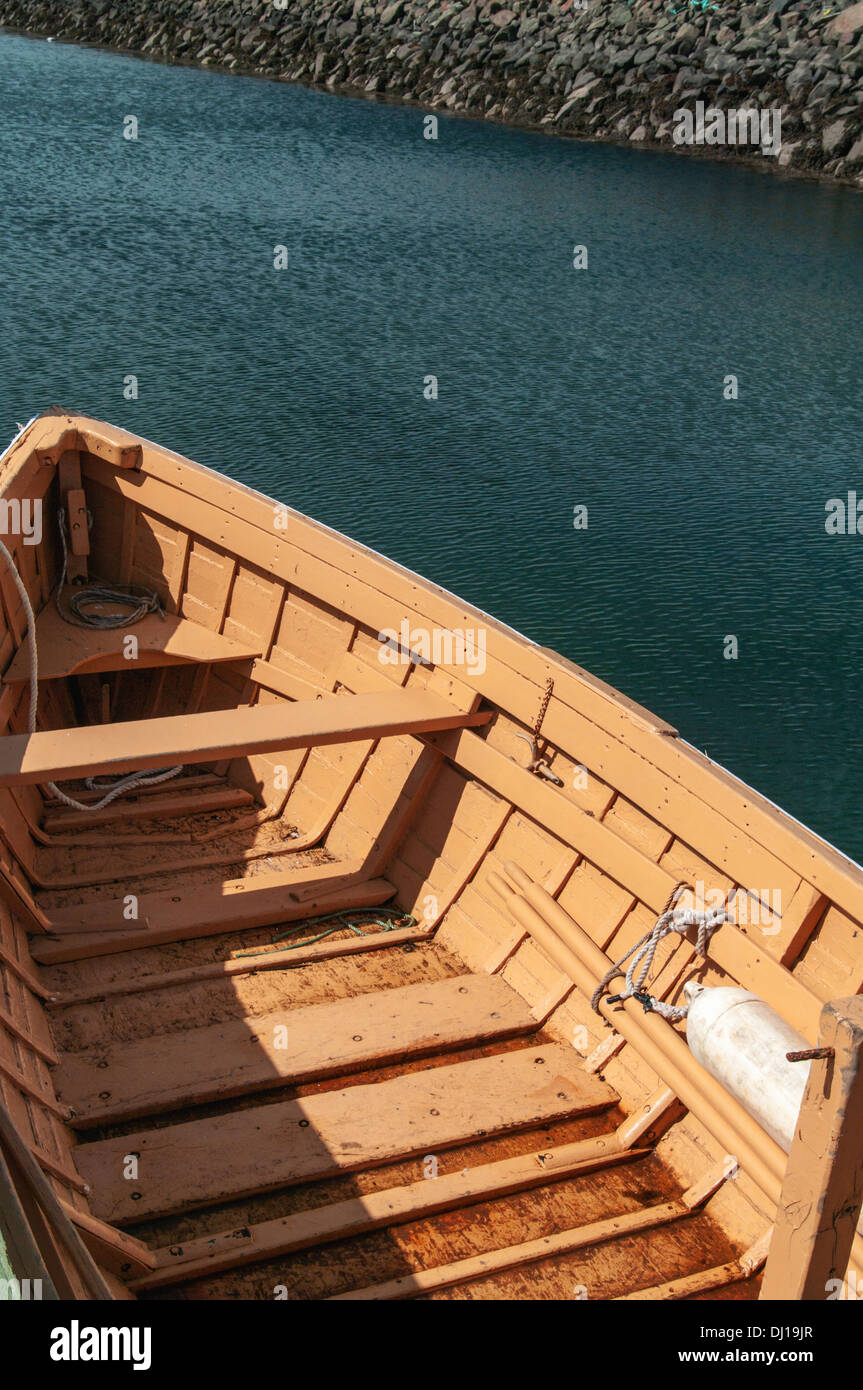 Yellow dinghy hi-res stock photography and images - Alamy