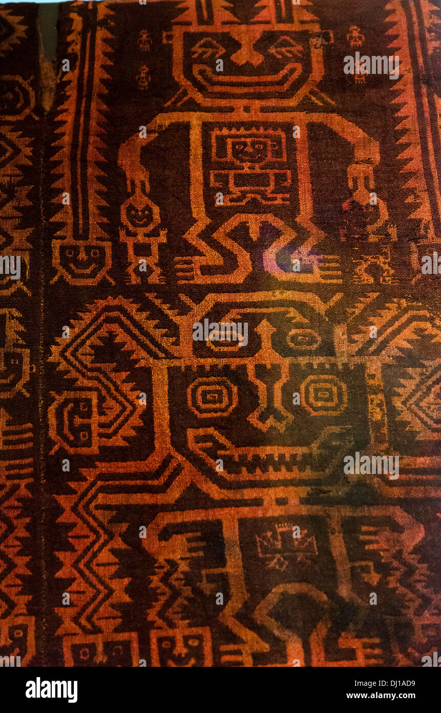 Paracas textil. Paracas culture 800 AC-100 BC Stock Photo - Alamy