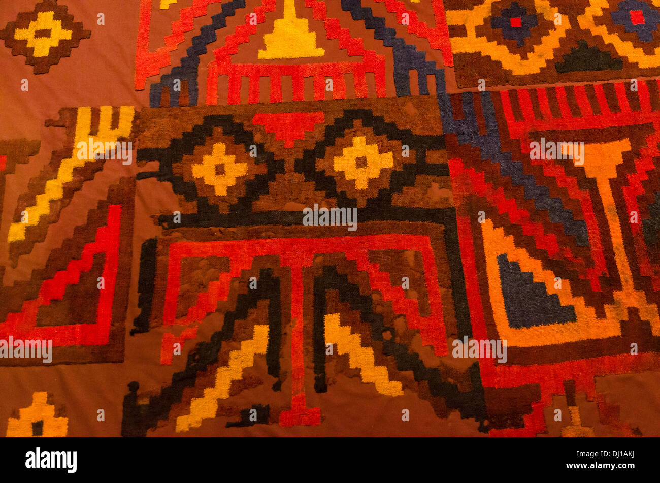 Paracas textil paracas culture 800 hi-res stock photography and images ...