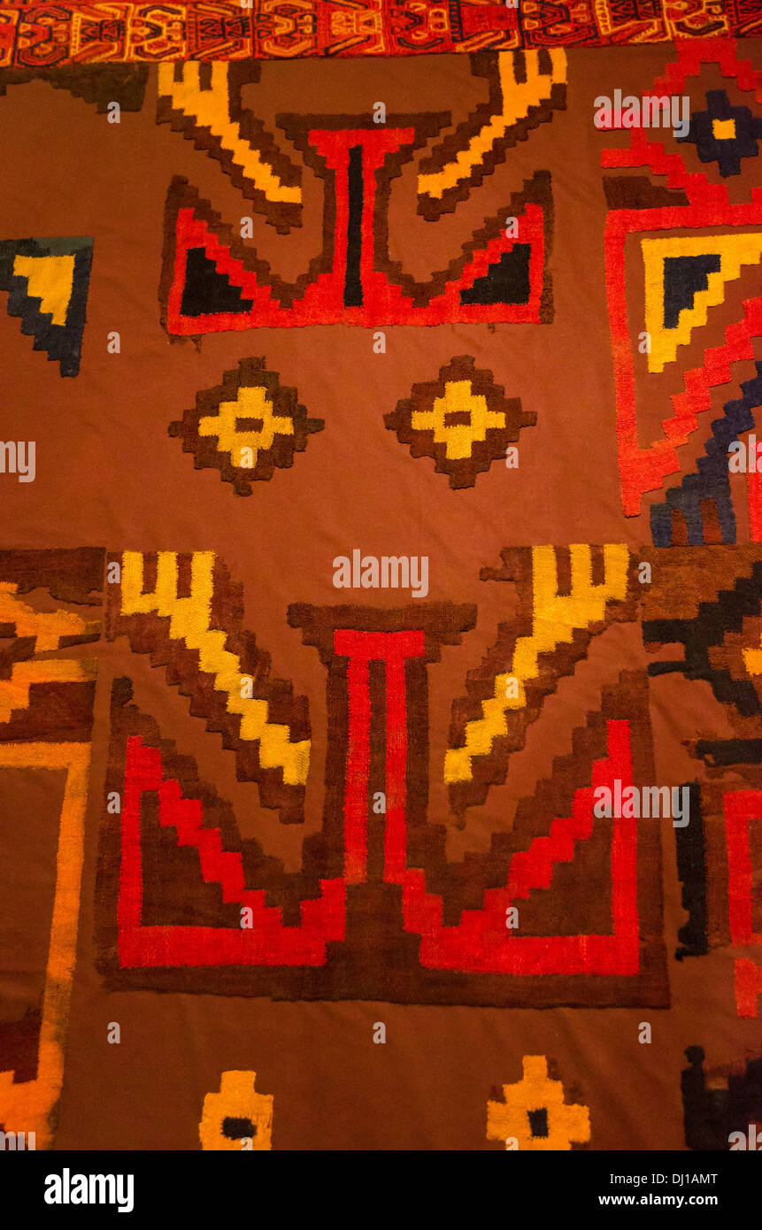 Paracas textil. Paracas culture 800 AC-100 BC Stock Photo - Alamy