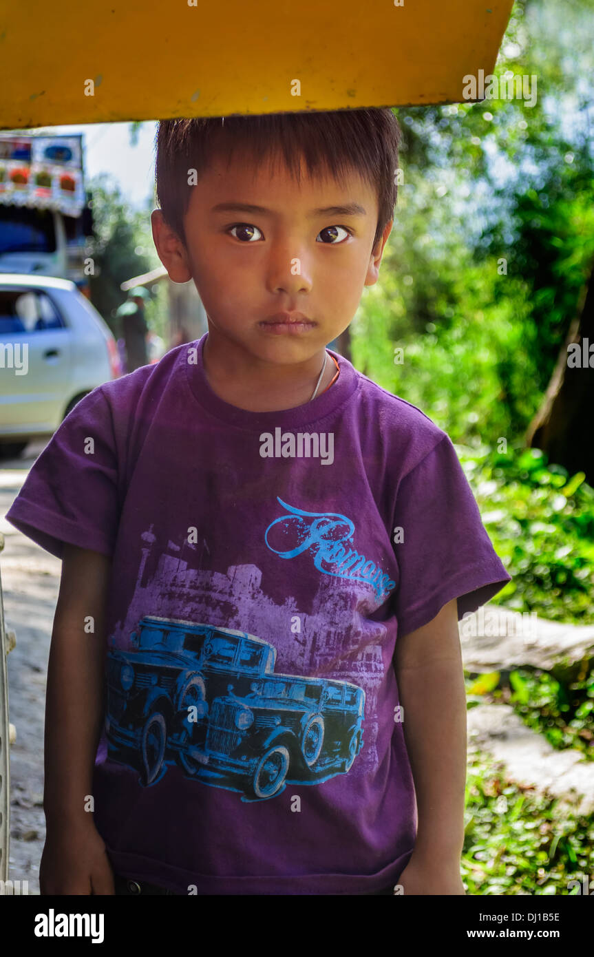 Child looking mirror black hi-res stock photography and images - Alamy