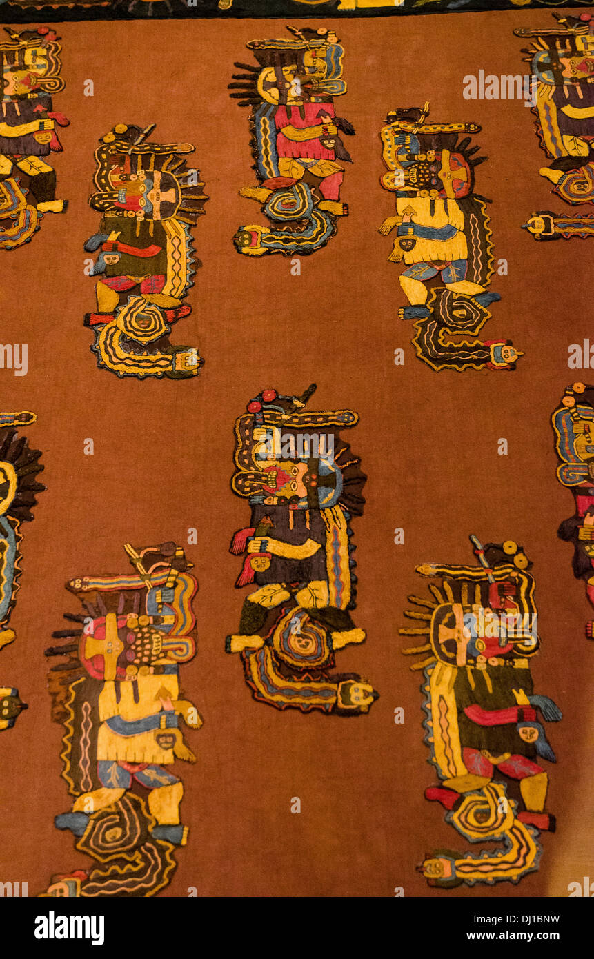 Paracas textil. Paracas culture 800 AC-100 BC Stock Photo - Alamy
