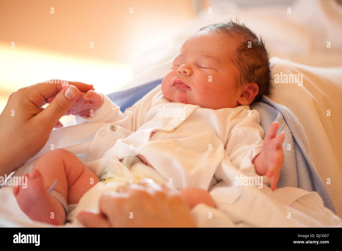 Mother holding she's new born baby's hand Stock Photo - Alamy