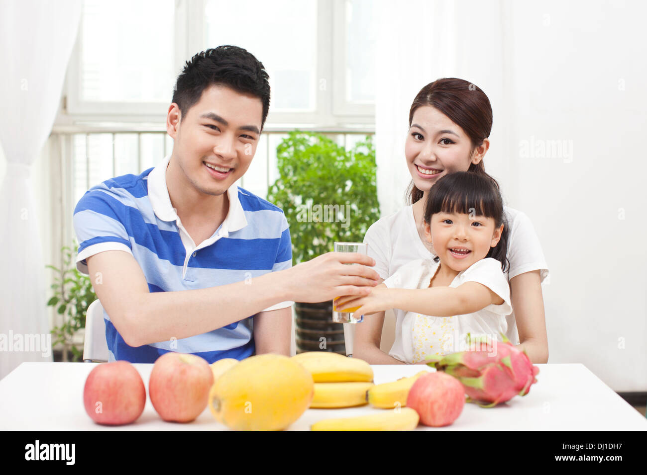 Happy family making juice with electric juicer Stock Photo - Alamy