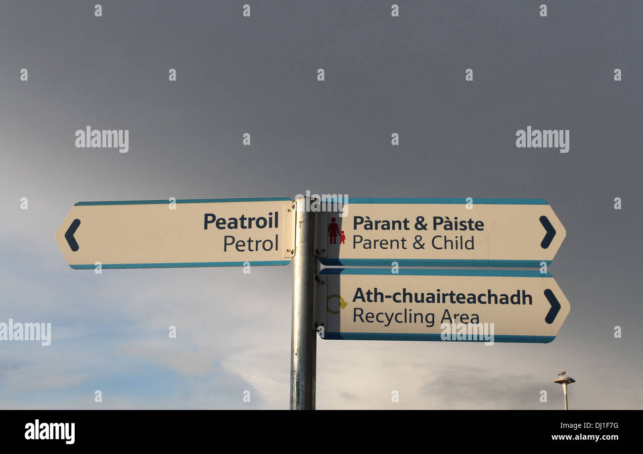 Bilingual signs hi-res stock photography and images - Alamy