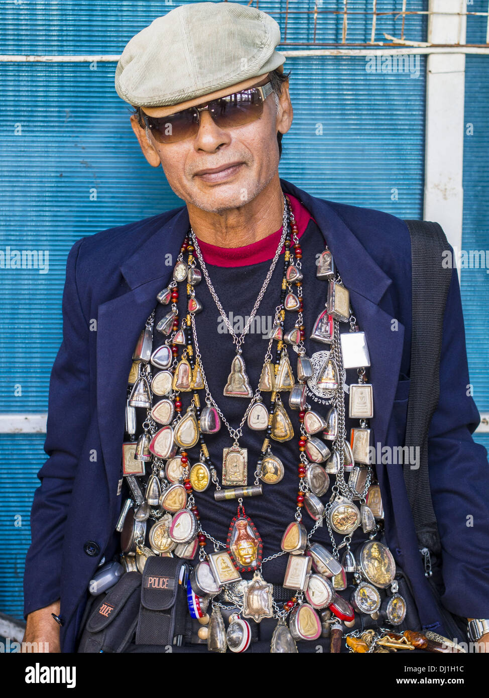 Bangkok, Thailand. 19th Nov, 2013. A Red Shirt security guard with ...