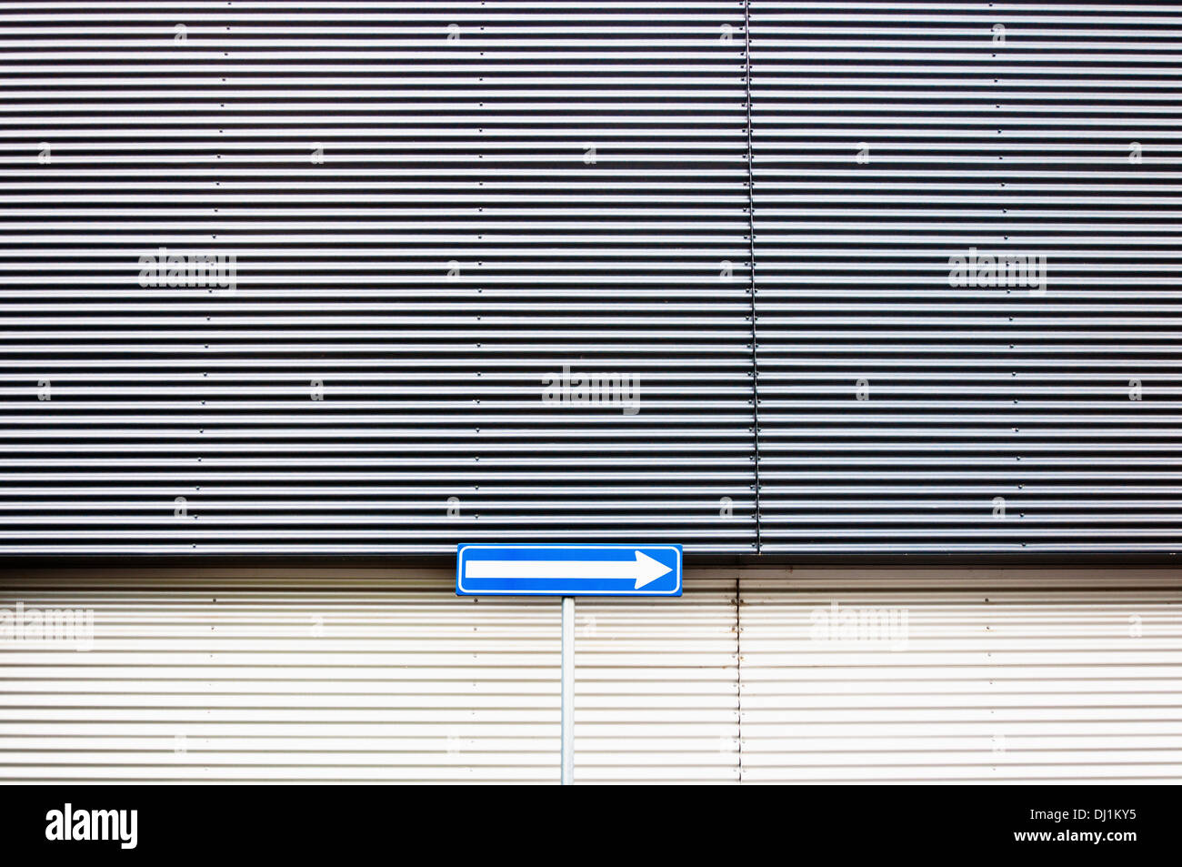 Road sign arrow hi-res stock photography and images - Alamy