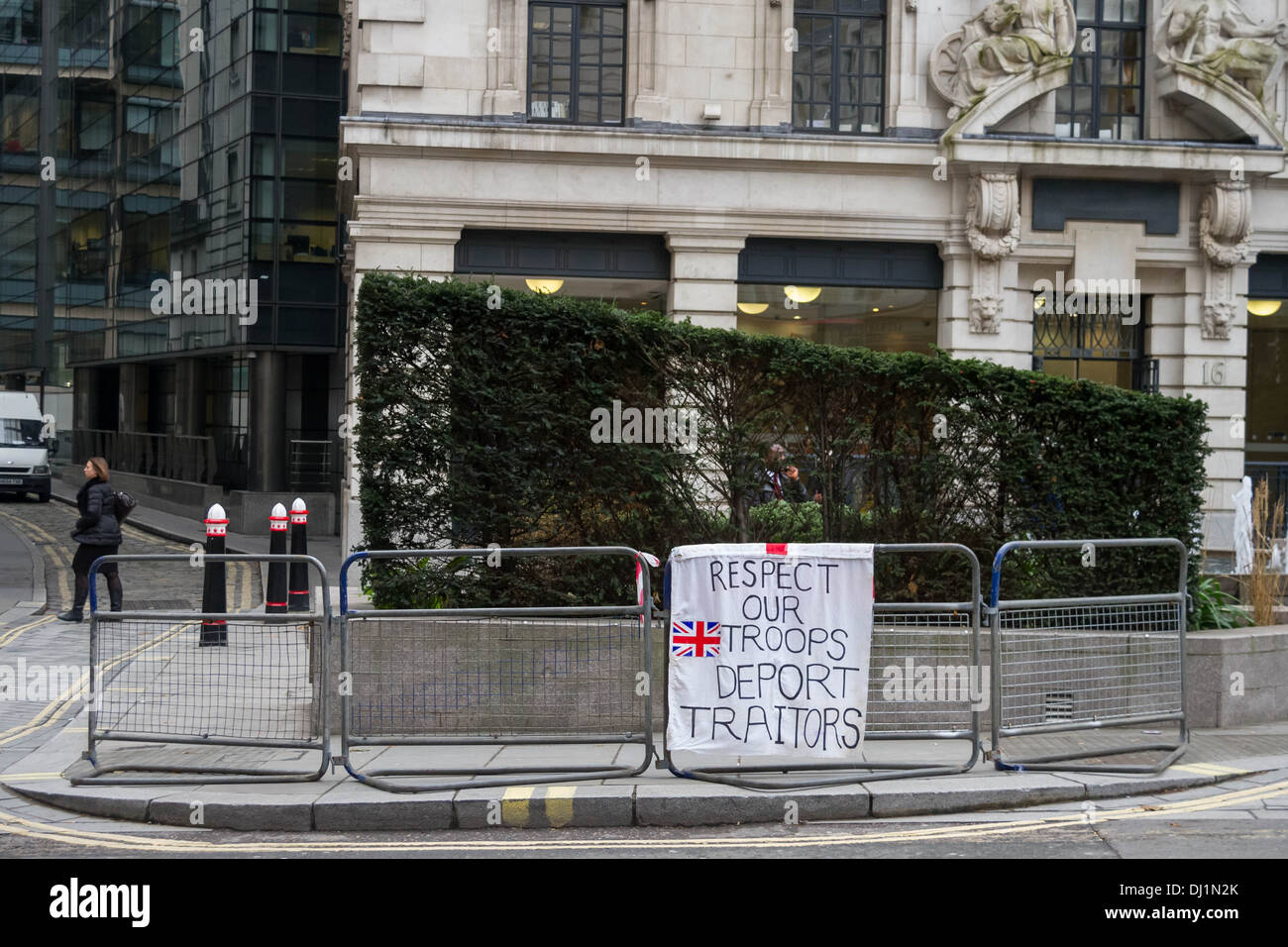 Respect Our Troops - Outside Old Bailey Court in London Stock Photo - Alamy