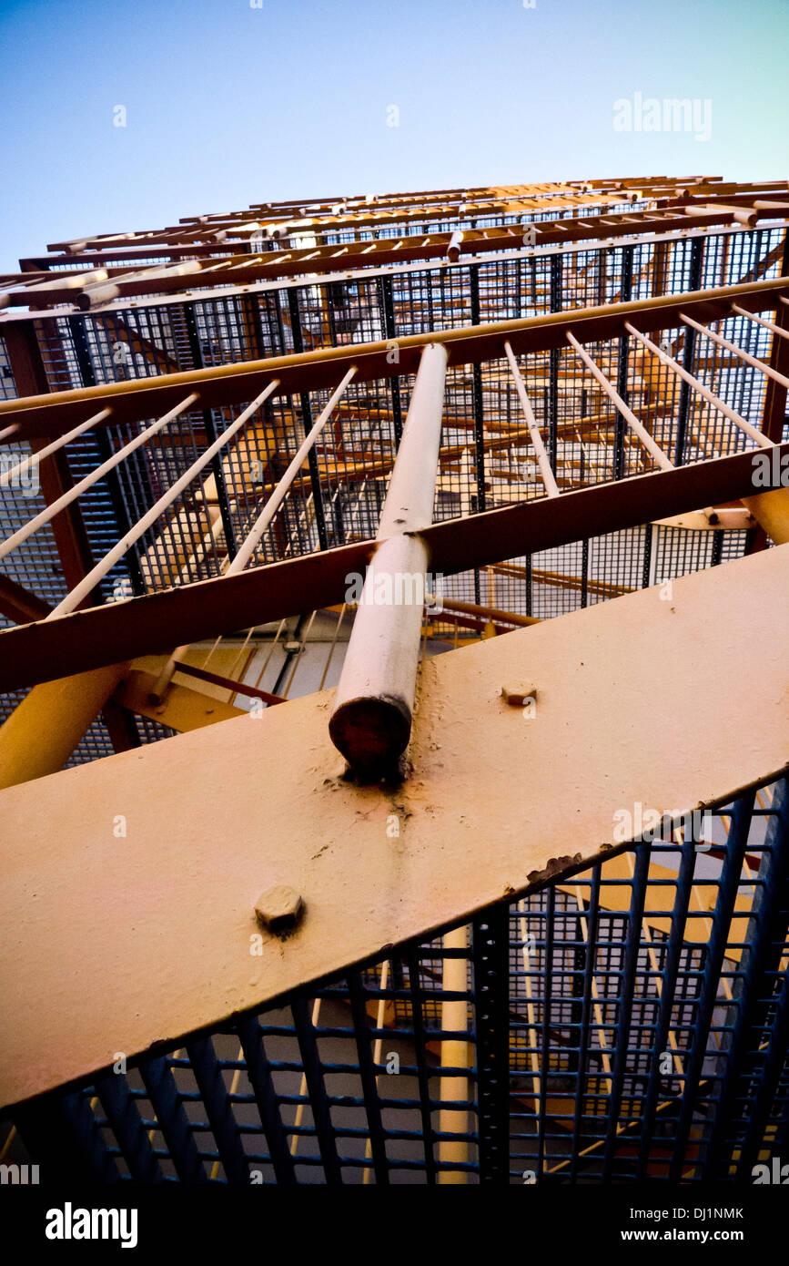 Modern metal structure hi-res stock photography and images - Alamy