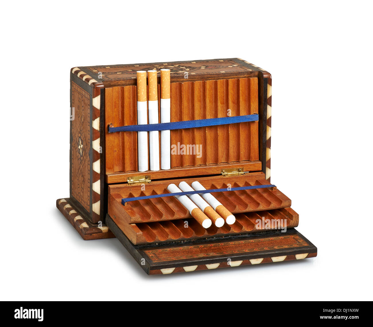 Empty cigarette box hi-res stock photography and images - Alamy