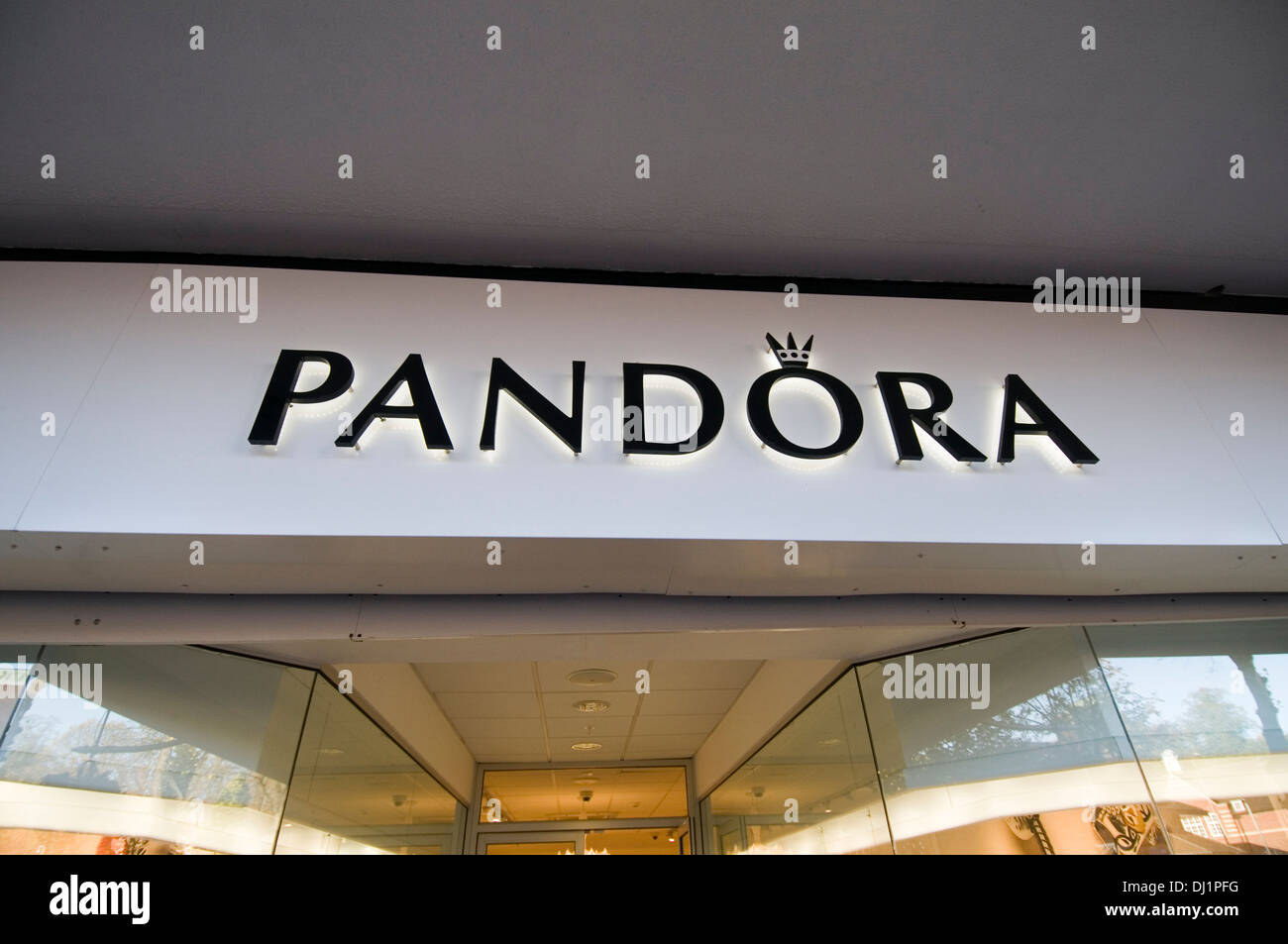 Retaile hi-res stock photography and images - Alamy