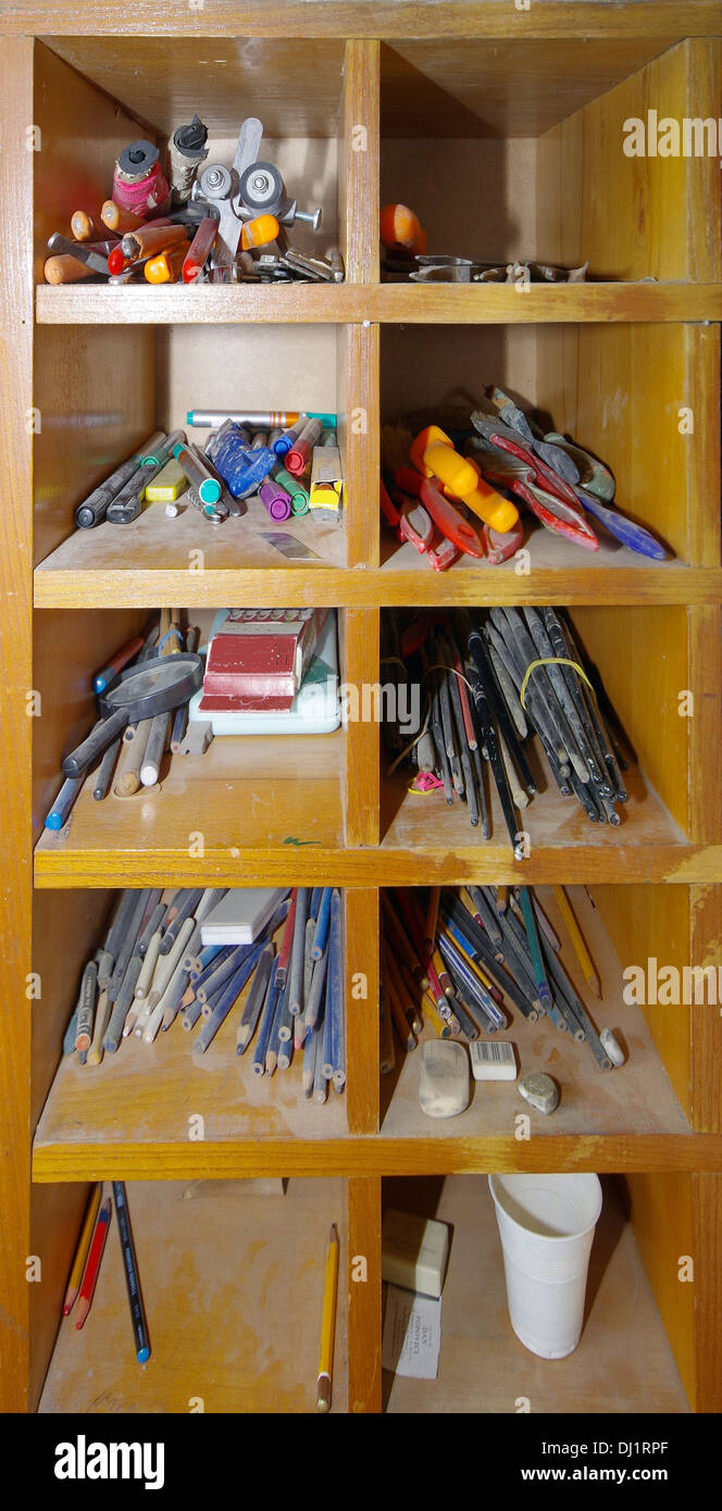 Fine art paintings in storage hi-res stock photography and images - Alamy