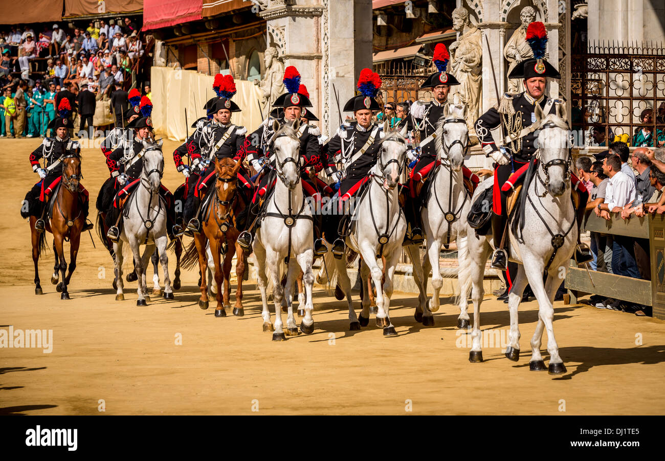 The riding Italian police - Carabinieri, The Palio, Piazza del Campo ...