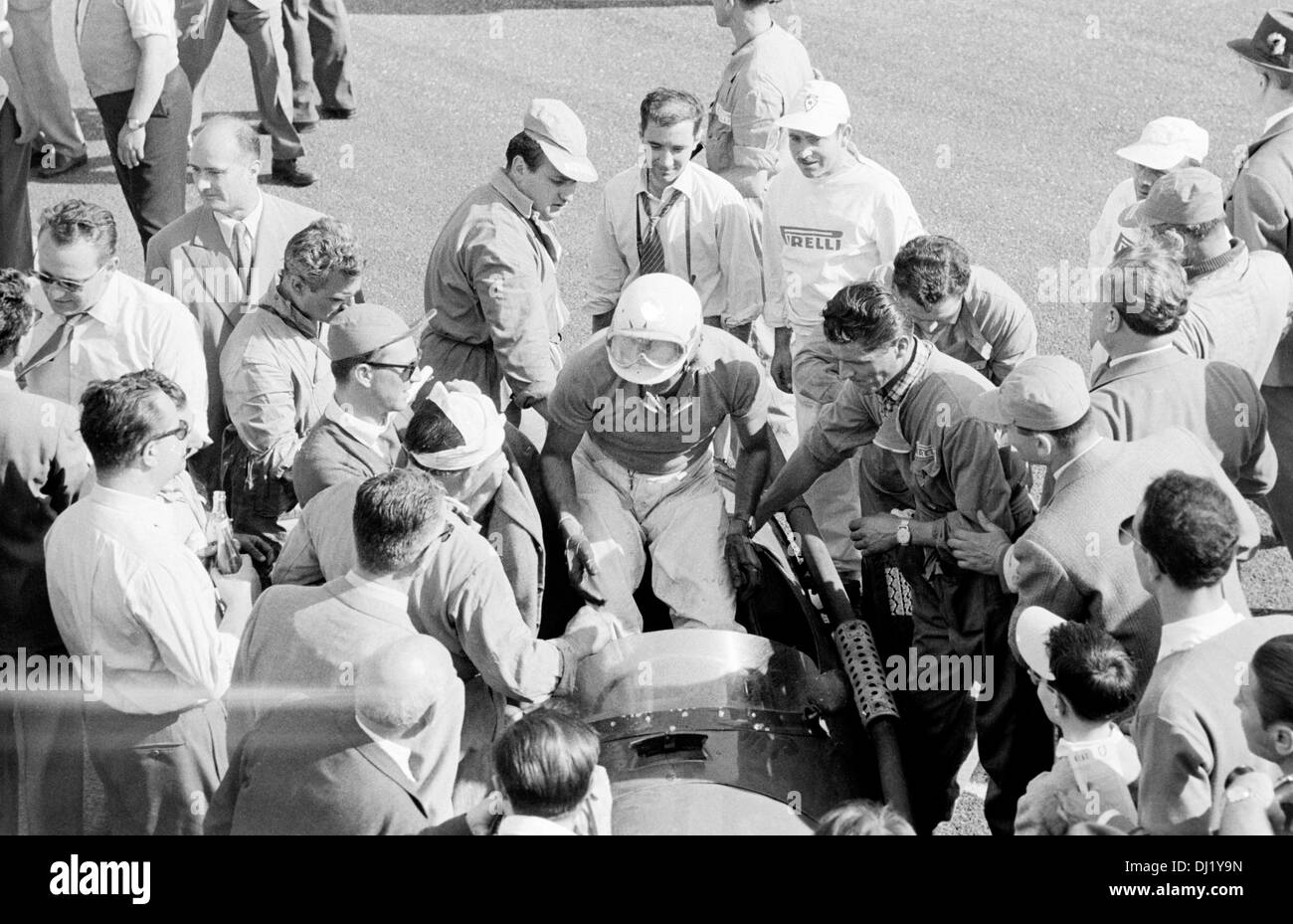 Luigi Musso in works Maserati 250Fs, mechanic to the right is Giulio ...