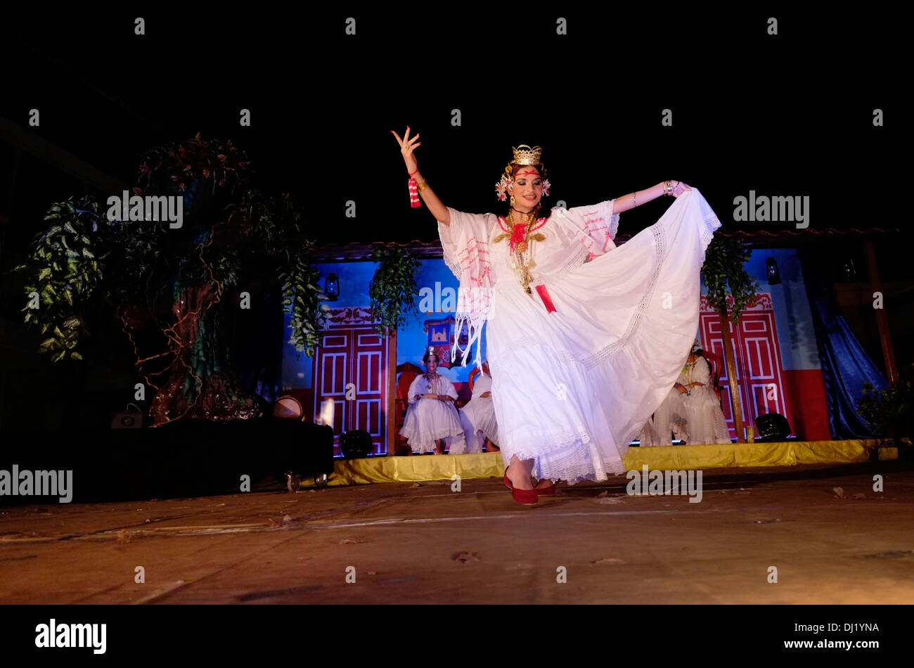 Panamanian women wearing a typical Gala Pollera.outfit dance during the ...