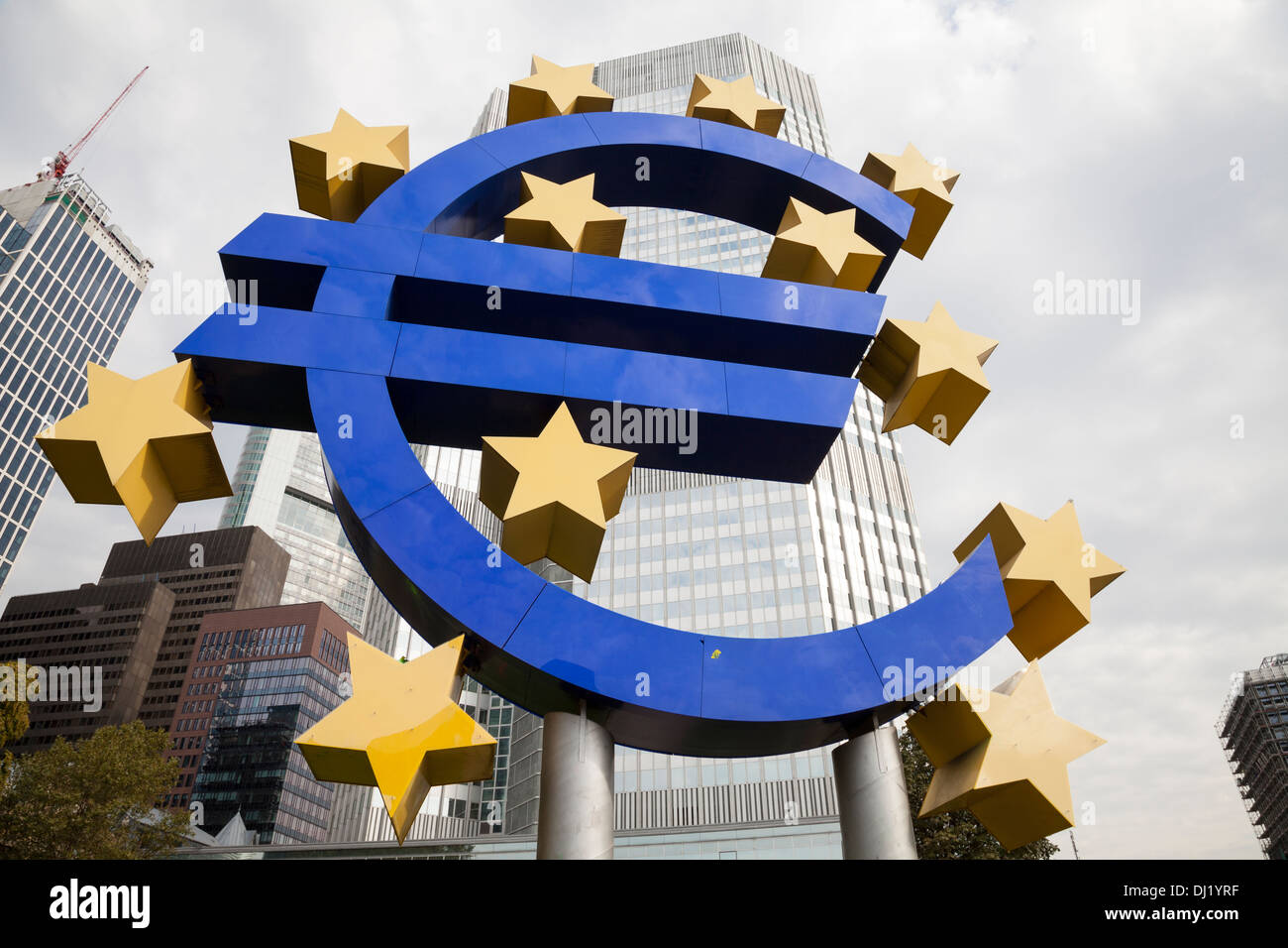 Modern bank symbol hi-res stock photography and images - Alamy