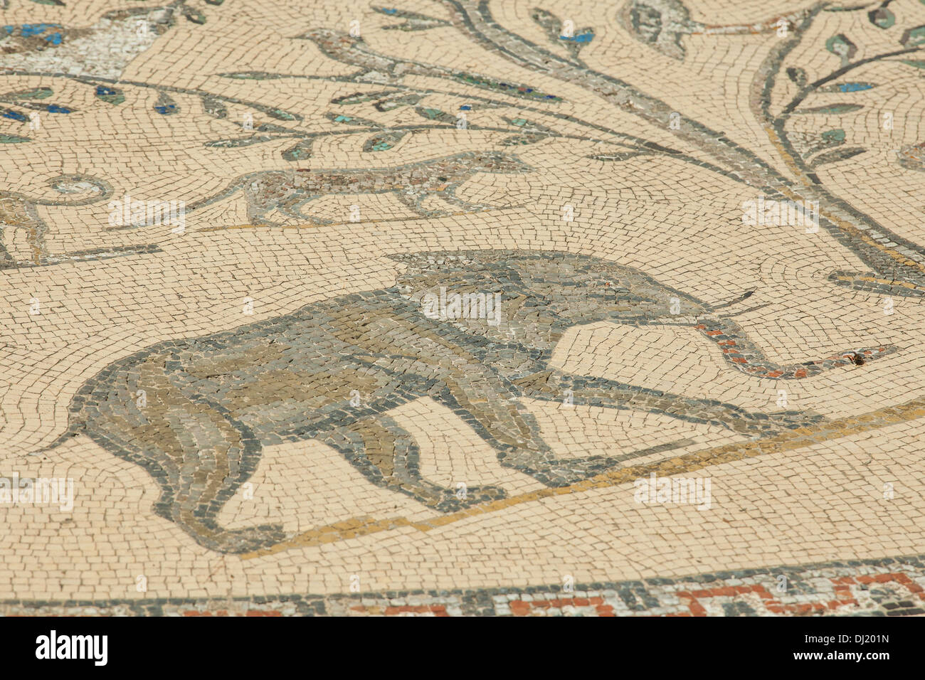 Mosaic elephant hi-res stock photography and images - Alamy