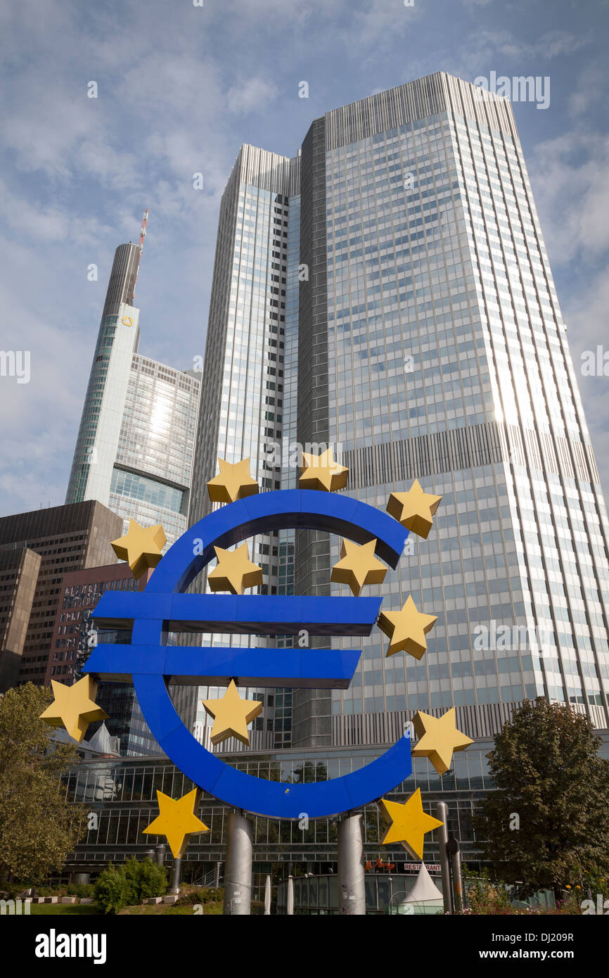 Modern bank symbol hi-res stock photography and images - Alamy