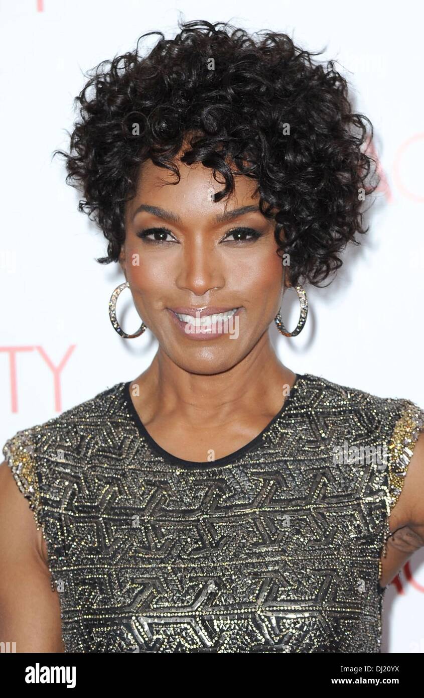 New York, NY, USA. 18th Nov, 2013. Angela Bassett at arrivals for BLACK NATIVITY Premiere, The ...