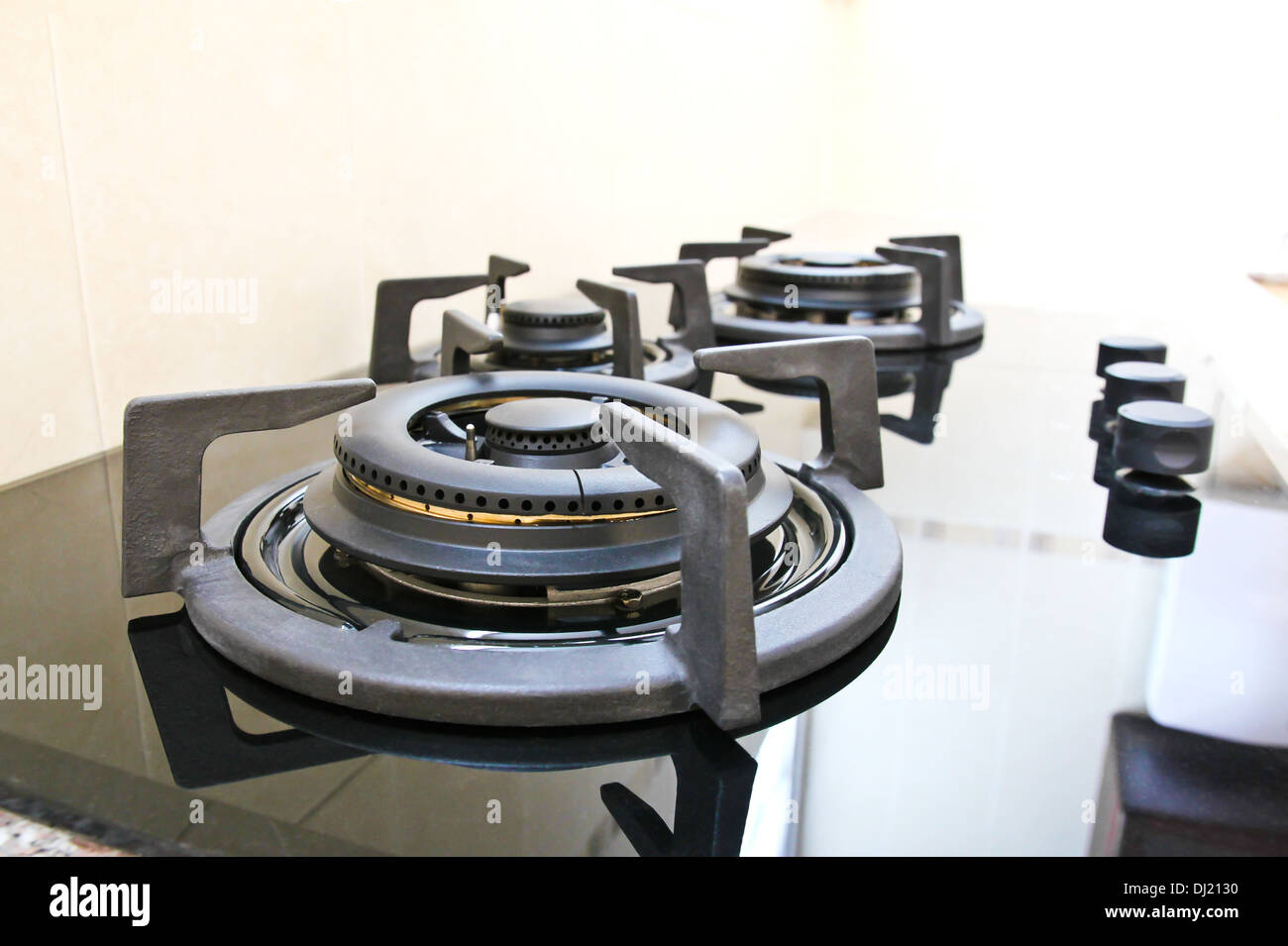 Modern kitchen hob hi-res stock photography and images - Alamy