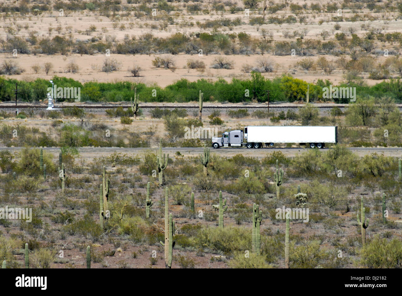 Heat waves road hi-res stock photography and images - Alamy
