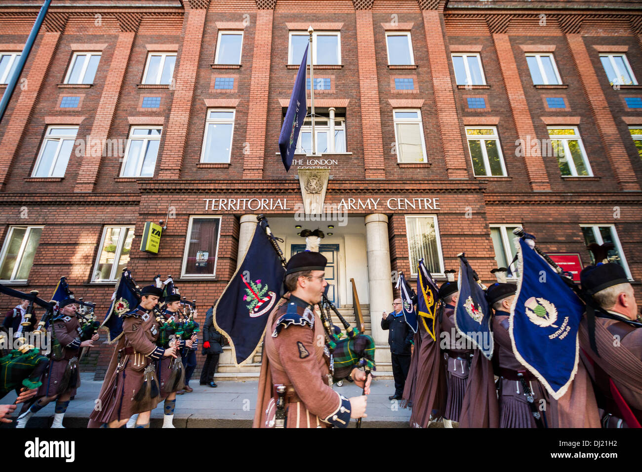 Remembrance sunday parade war memorial hi-res stock photography and ...