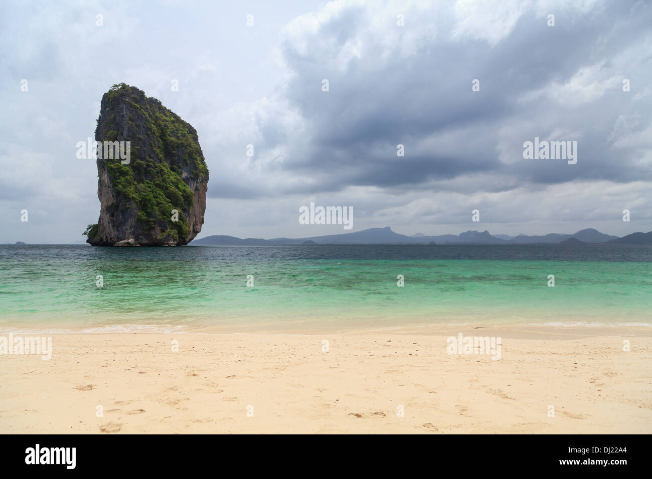 Limestone thailand hi-res stock photography and images - Alamy