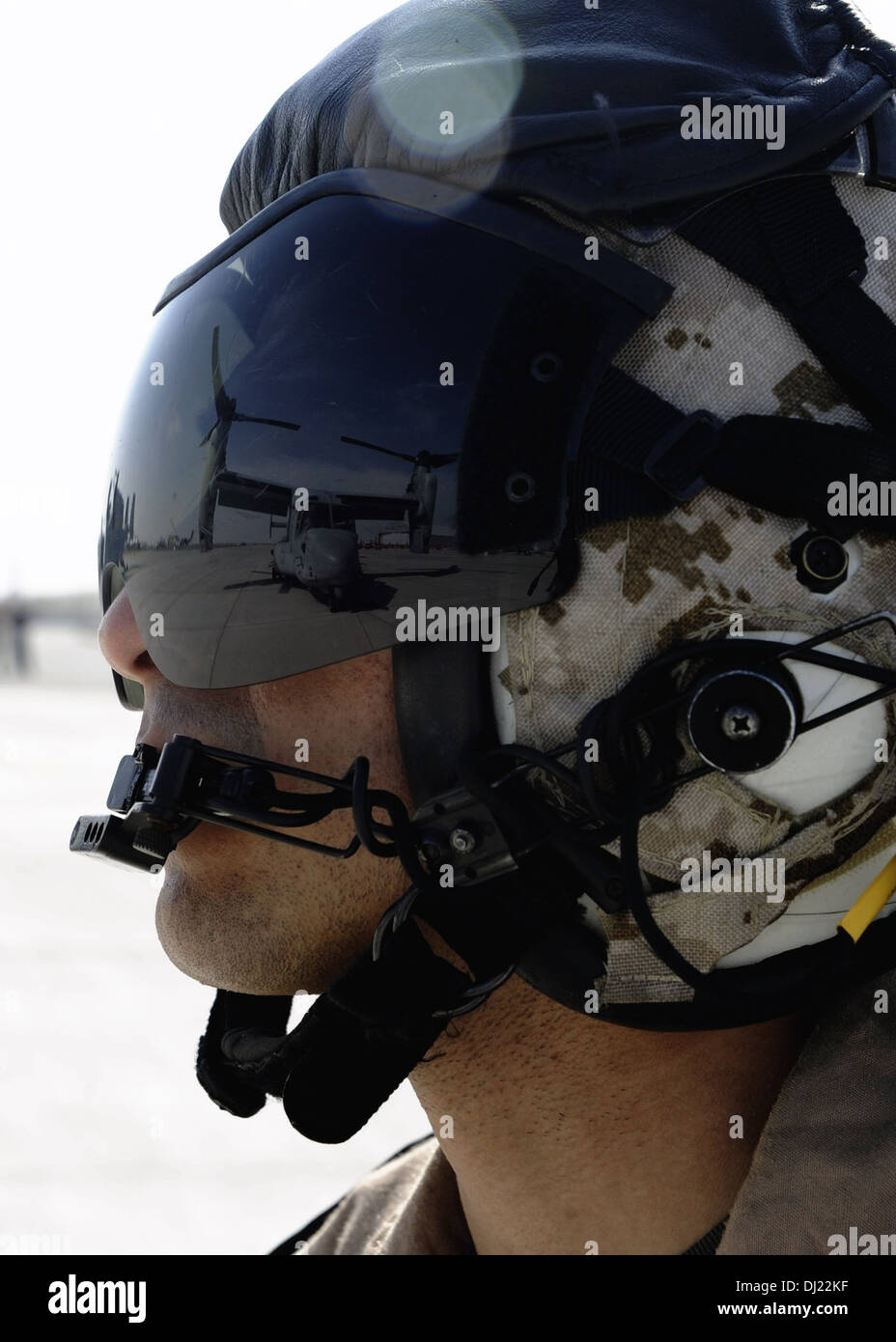 Mv 22 osprey pilot hi-res stock photography and images - Alamy