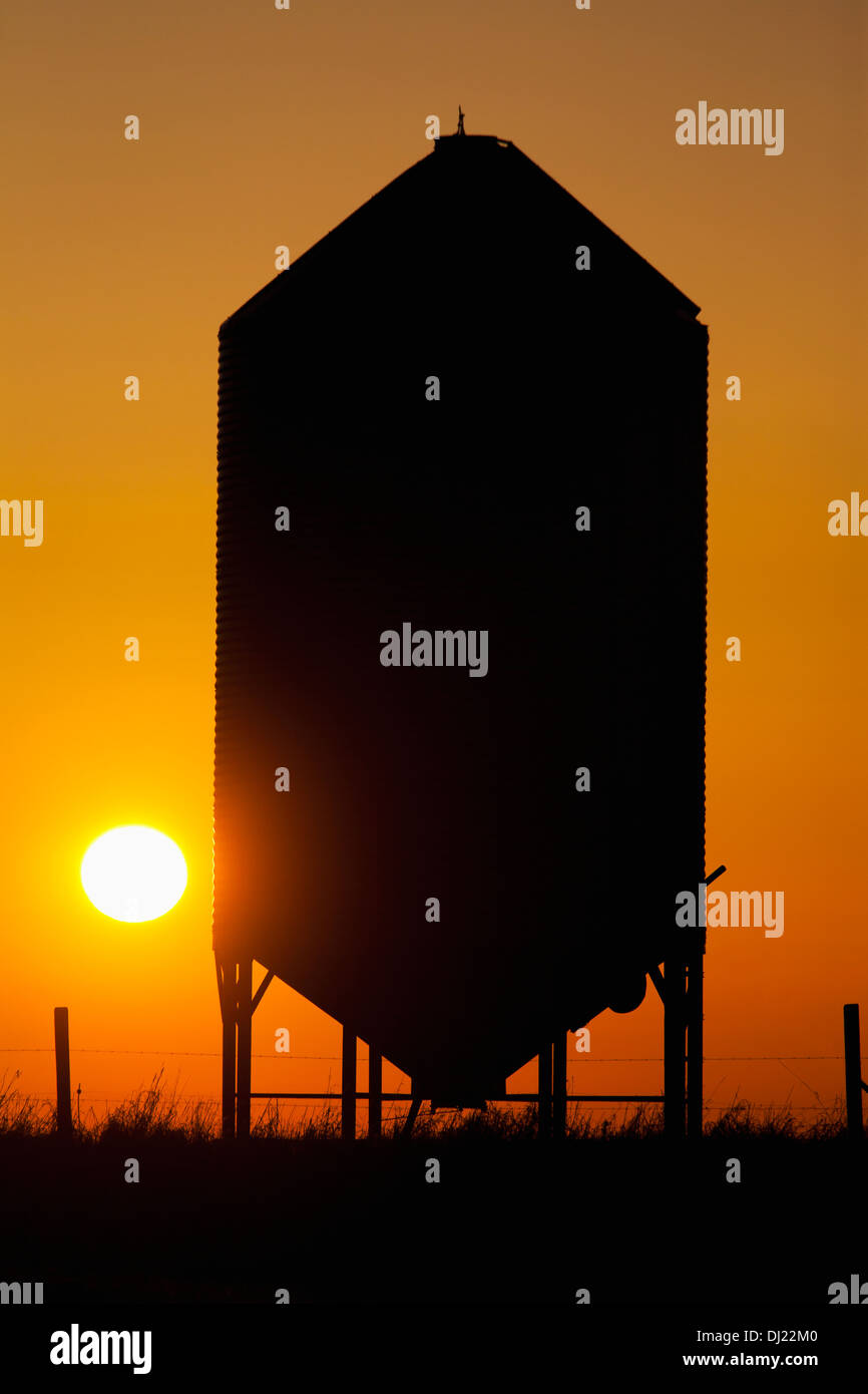Silhouette of grain silo at sunset hi-res stock photography and images ...
