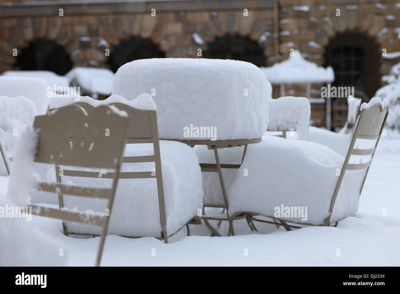 Courtyard with stables hi-res stock photography and images - Alamy