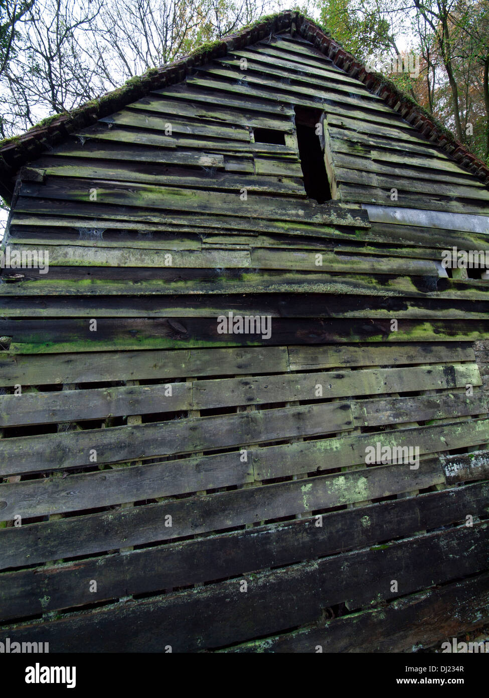 Ramshackle farm building uk hi-res stock photography and images - Alamy
