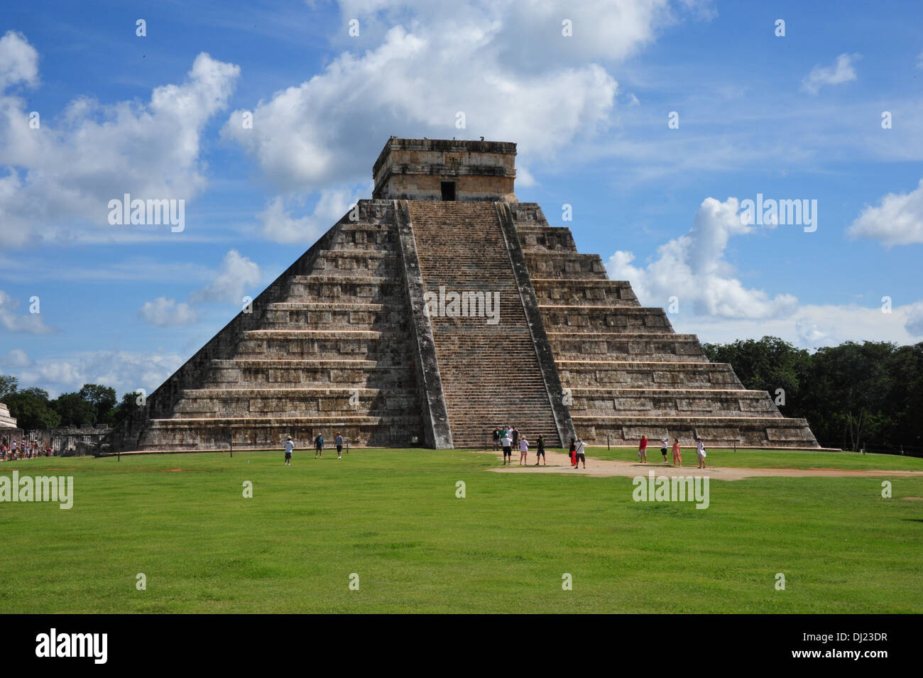 Chichen Itza, The Castillo Temple Stock Photo - Alamy
