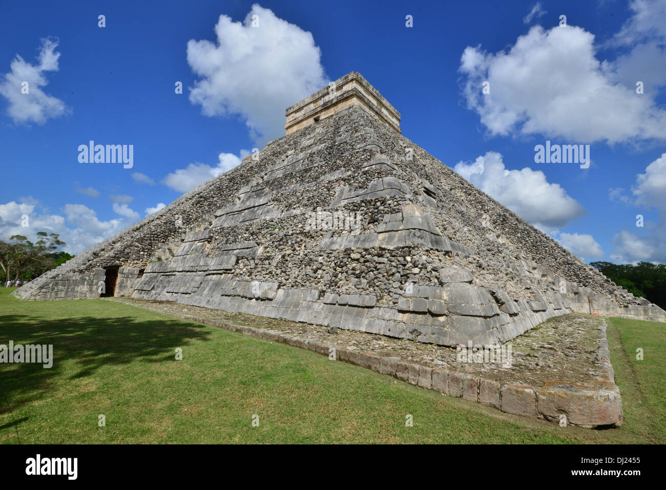 El Castillo at Chichen Itza in Mexico Stock Photo - Alamy