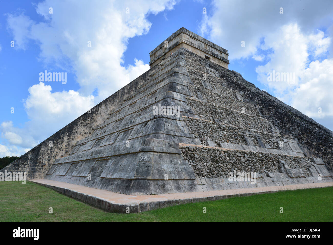 El Castillo at Chichen Itza in Mexico Stock Photo - Alamy