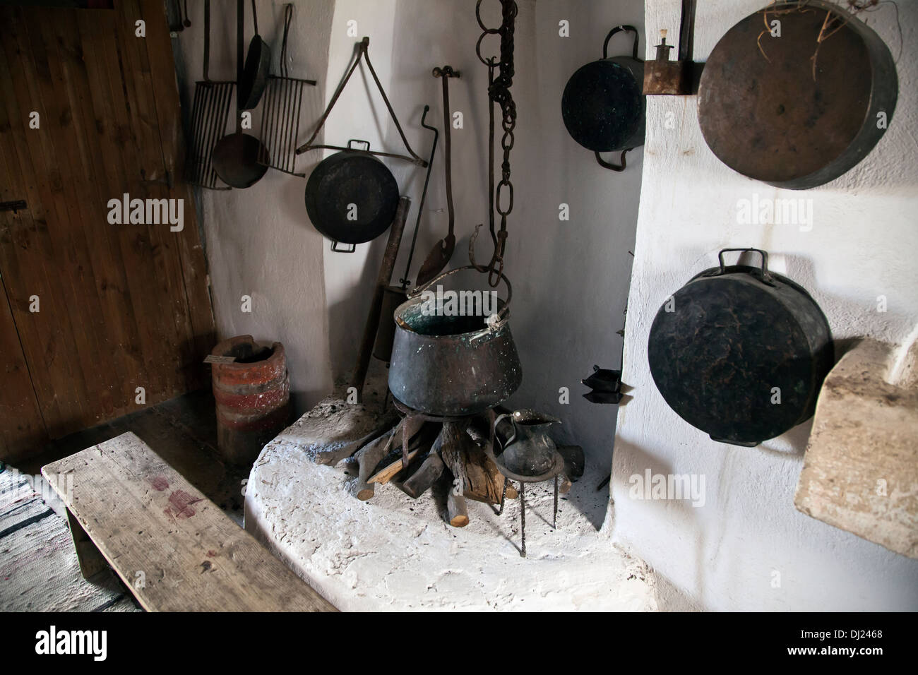 Open fire cooking utensils hi-res stock photography and images - Alamy