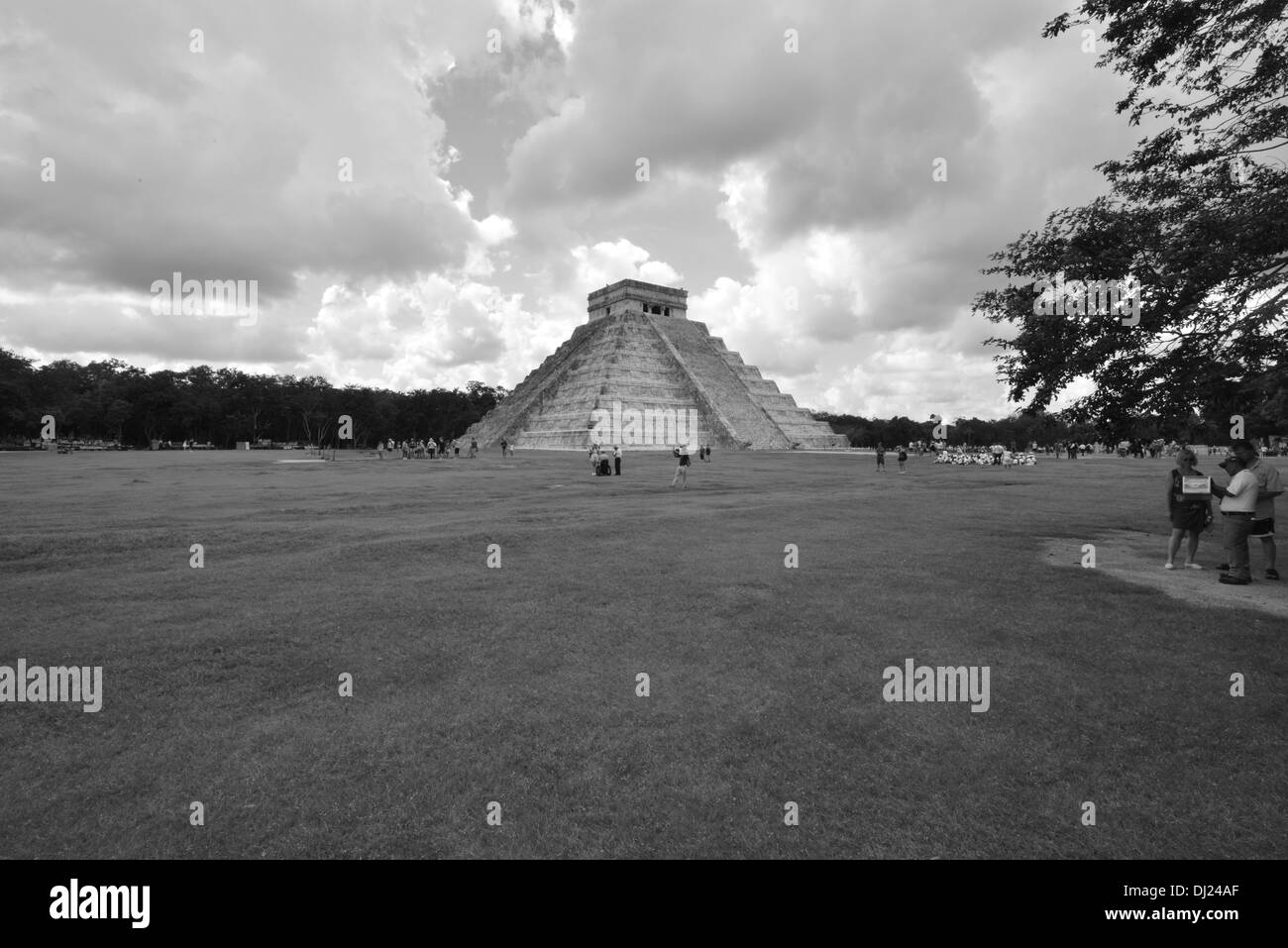 El Castillo at Chichen Itza in Mexico Stock Photo - Alamy