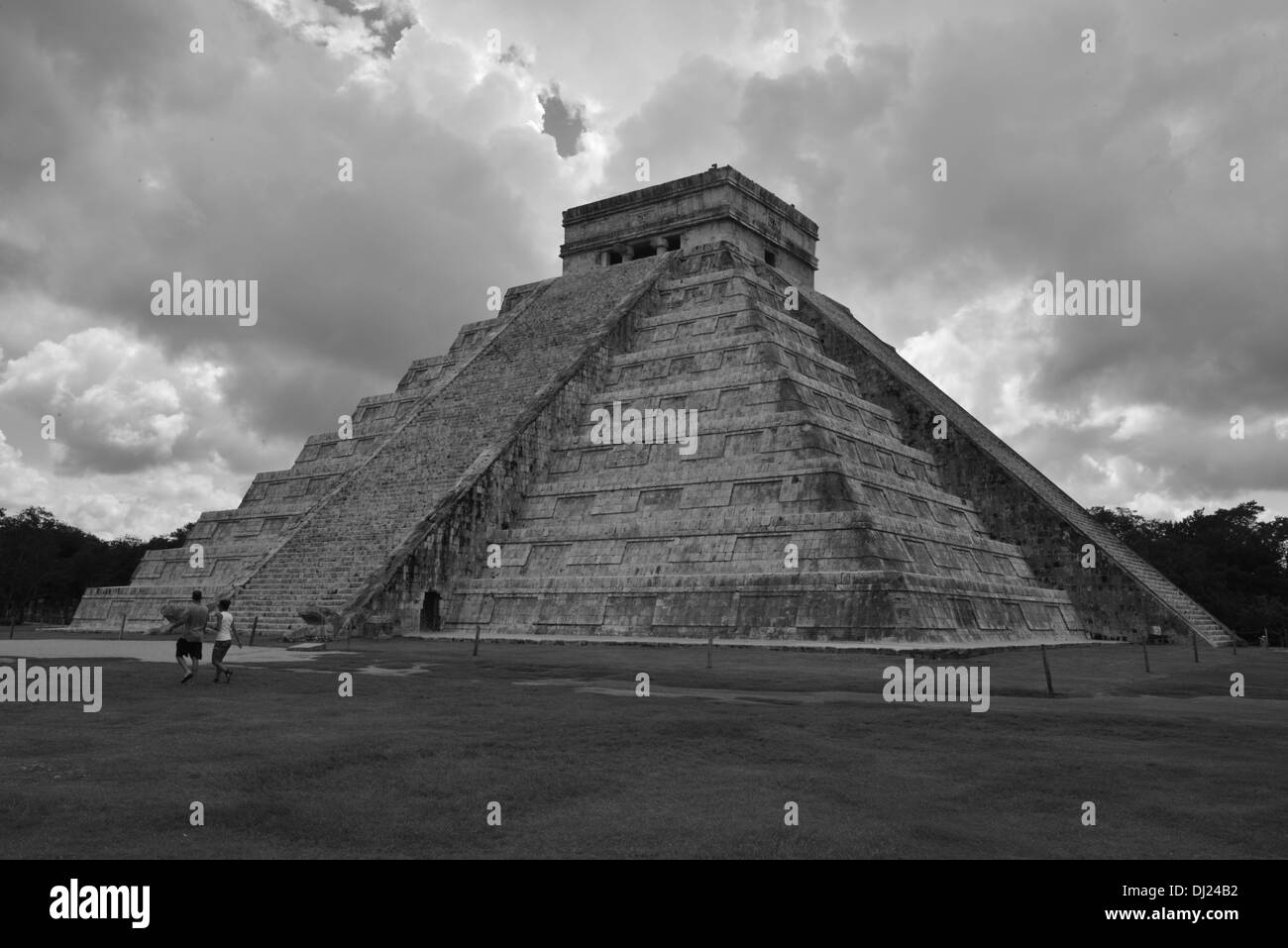 El Castillo at Chichen Itza in Mexico Stock Photo - Alamy