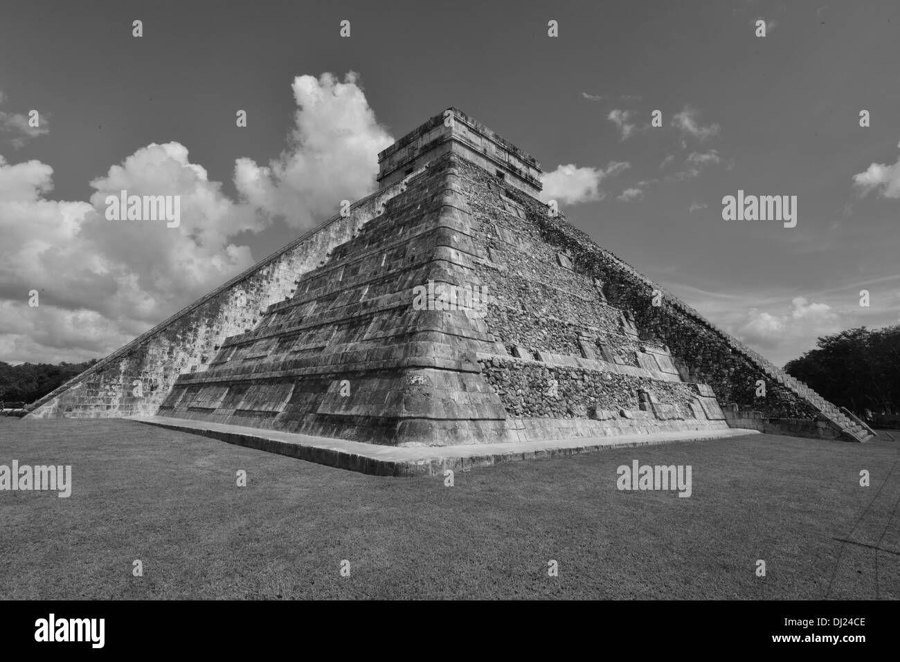 El Castillo at Chichen Itza in Mexico Stock Photo - Alamy