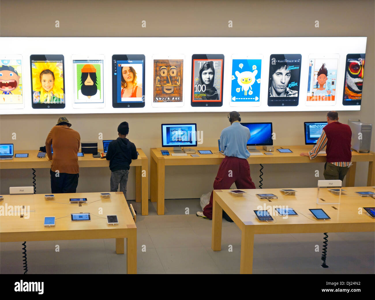 Apple store in Soho New York City Stock Photo - Alamy