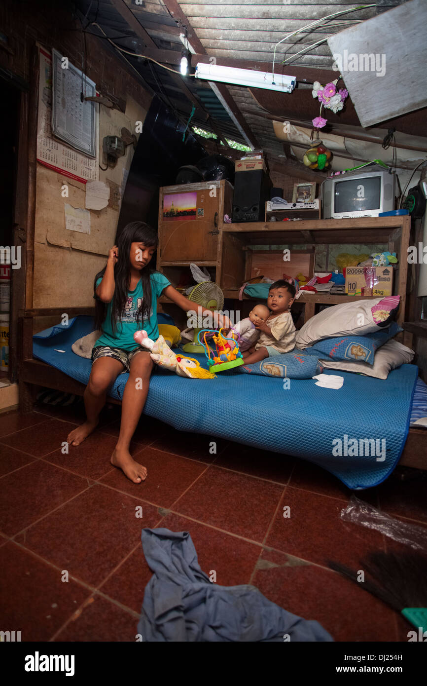 Children Disfigured family crippled poor Bali poverty challenged ...