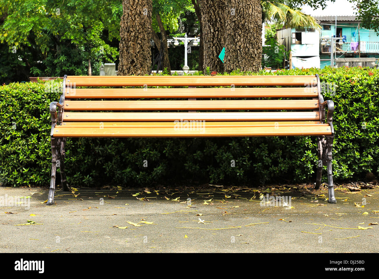 Park grass bench town hi-res stock photography and images - Alamy