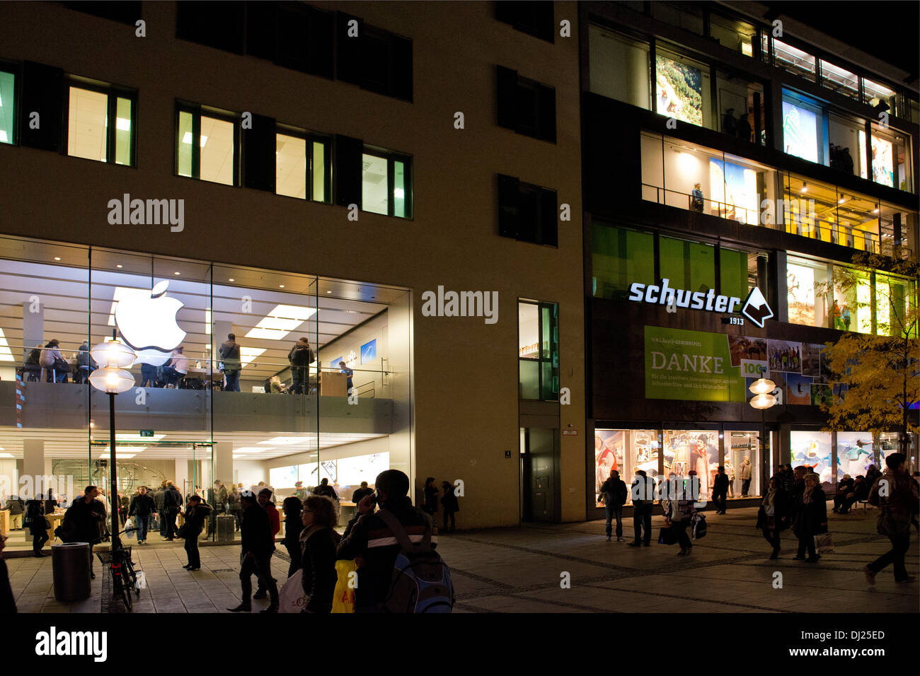 Apple shop munich hi-res stock photography and images - Alamy