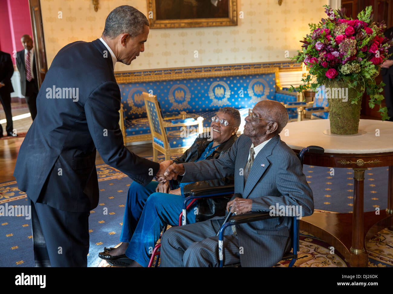 Barack obama veterans day hi-res stock photography and images - Alamy