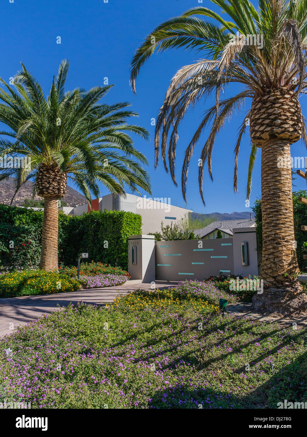 The exterior view from the street of a contemporary house in Ojai ...