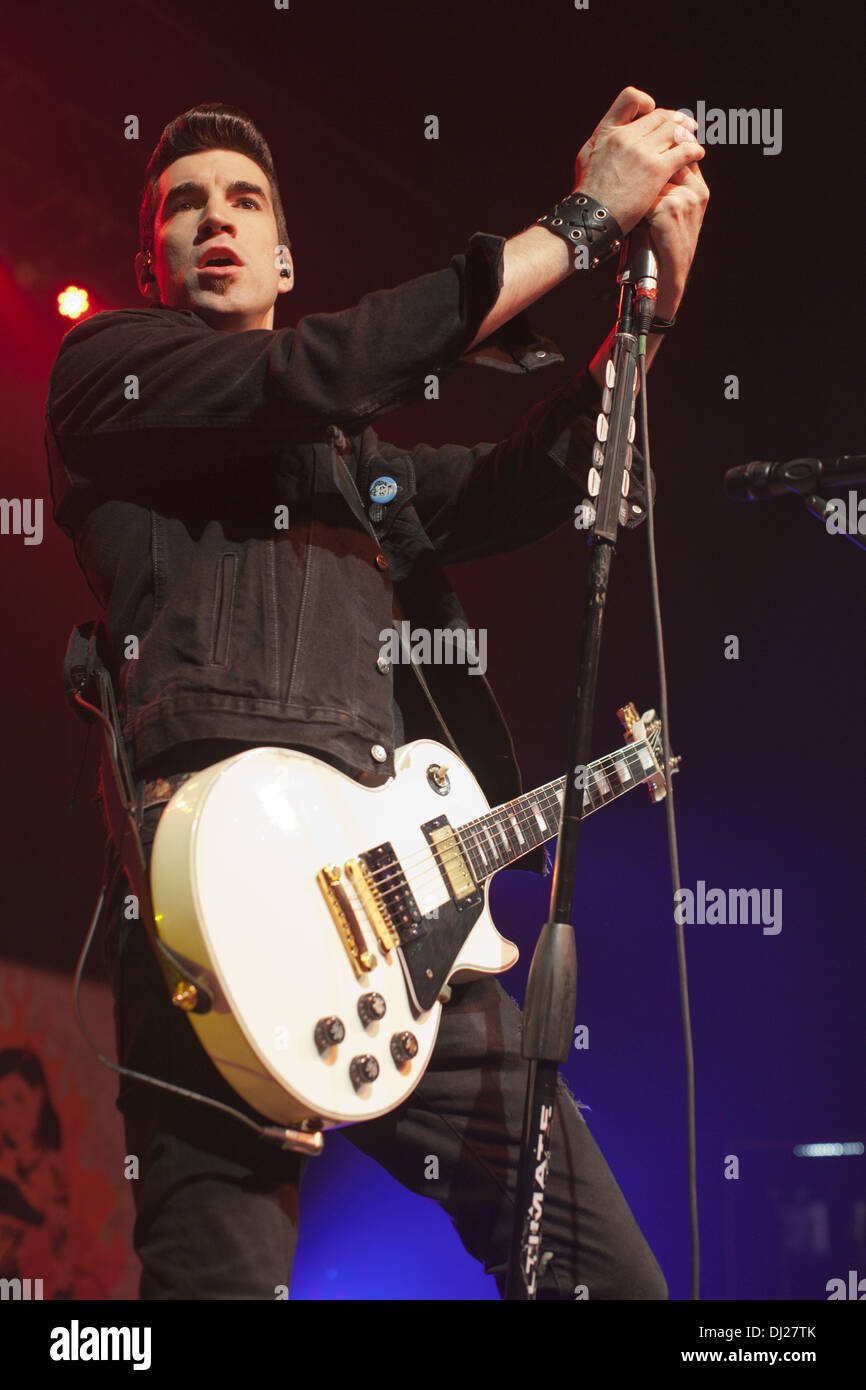 Theory of a deadman hi-res stock photography and images - Alamy