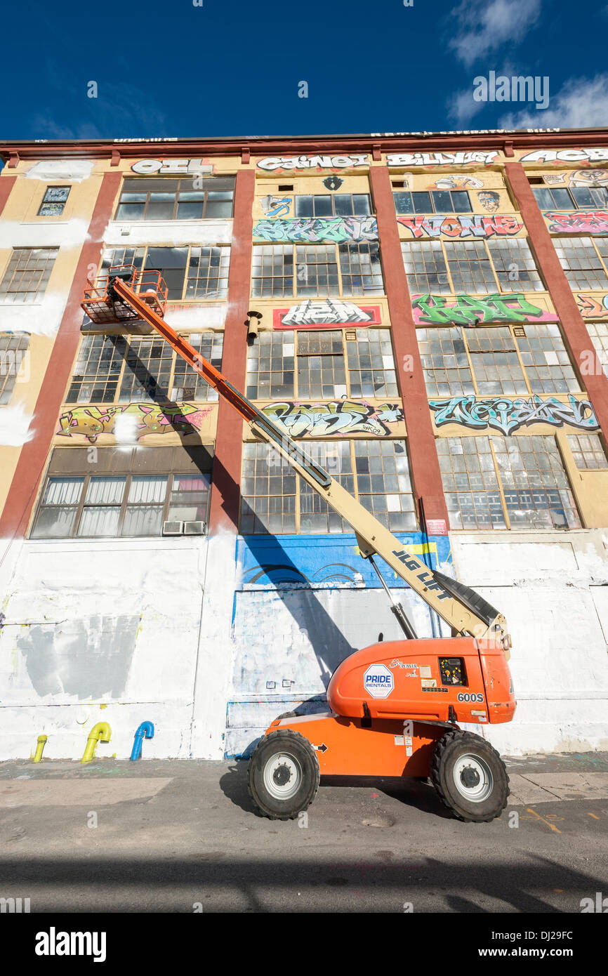 Long island city graffiti new york hi-res stock photography and images ...