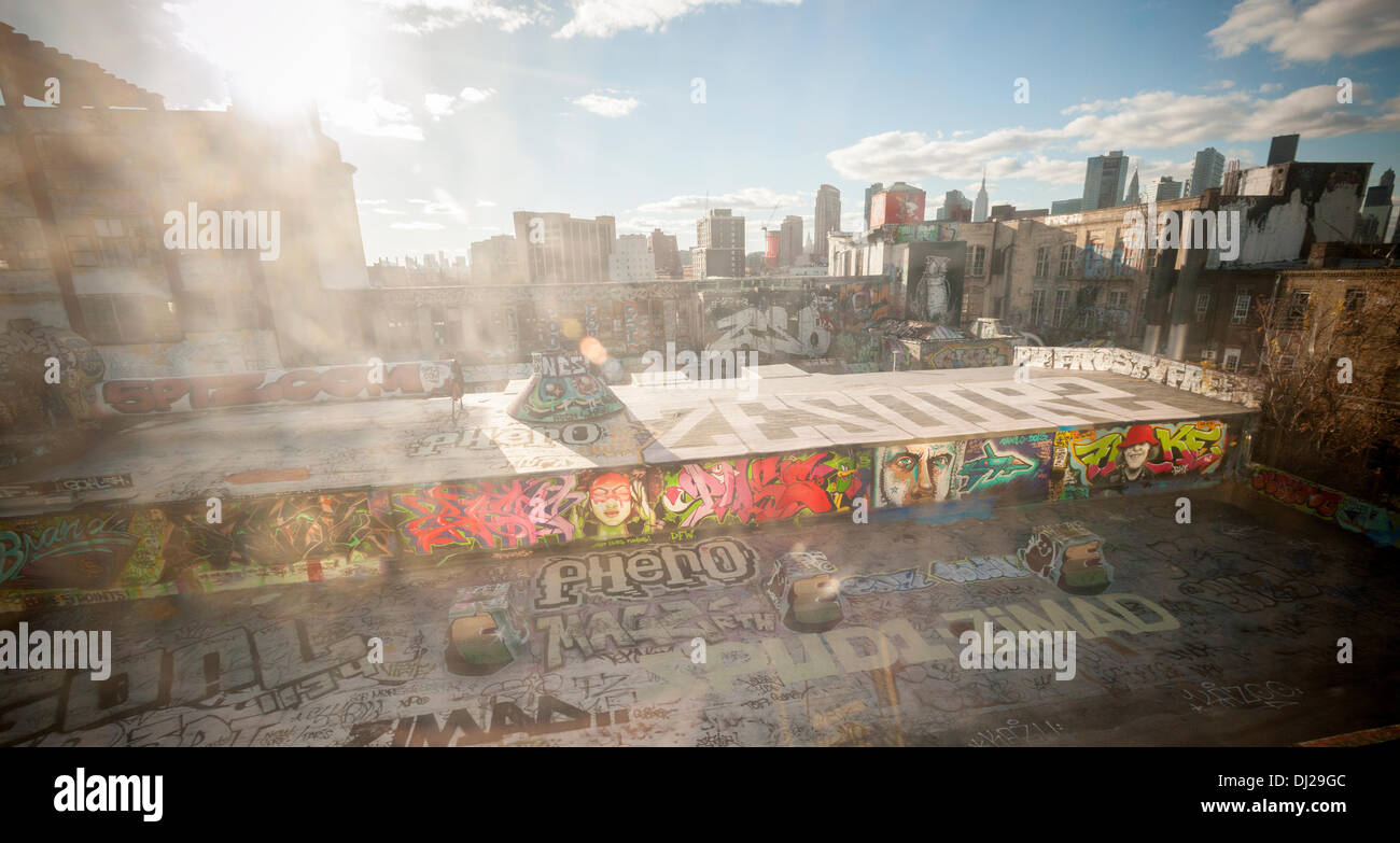 The Five Pointz building in Long Island City in Queens in New York ...