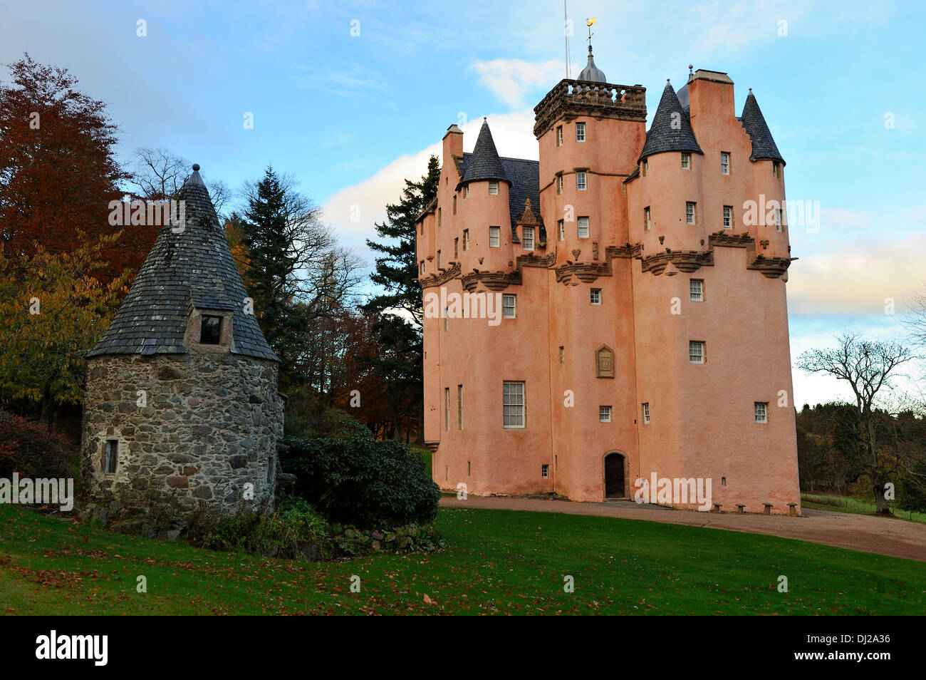 Craigievar castle hi-res stock photography and images - Alamy